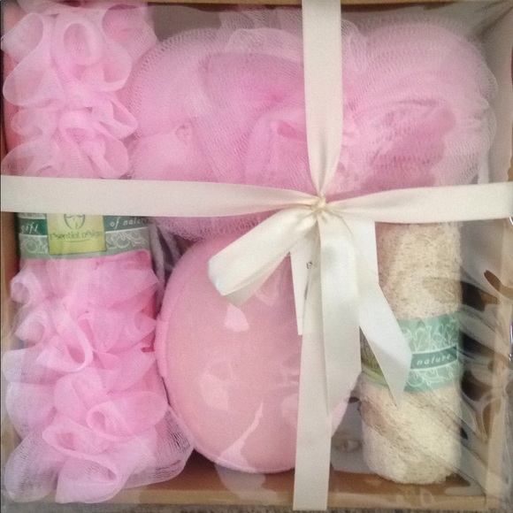 Essential Design Bath And Body Essential Design Bath T Set 4 Piece Poshmark